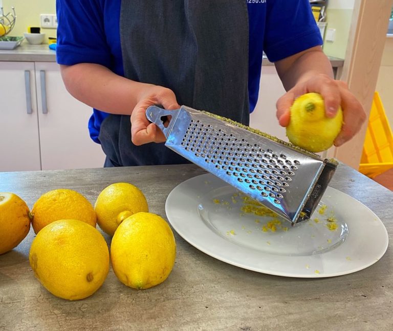 „Sauer macht lustig und Kinder froh“ – Kiosk für UNICEF ...